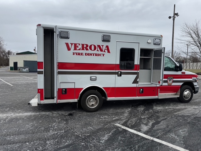 2017-e-450-passenger-side-open – Ambulance Trader