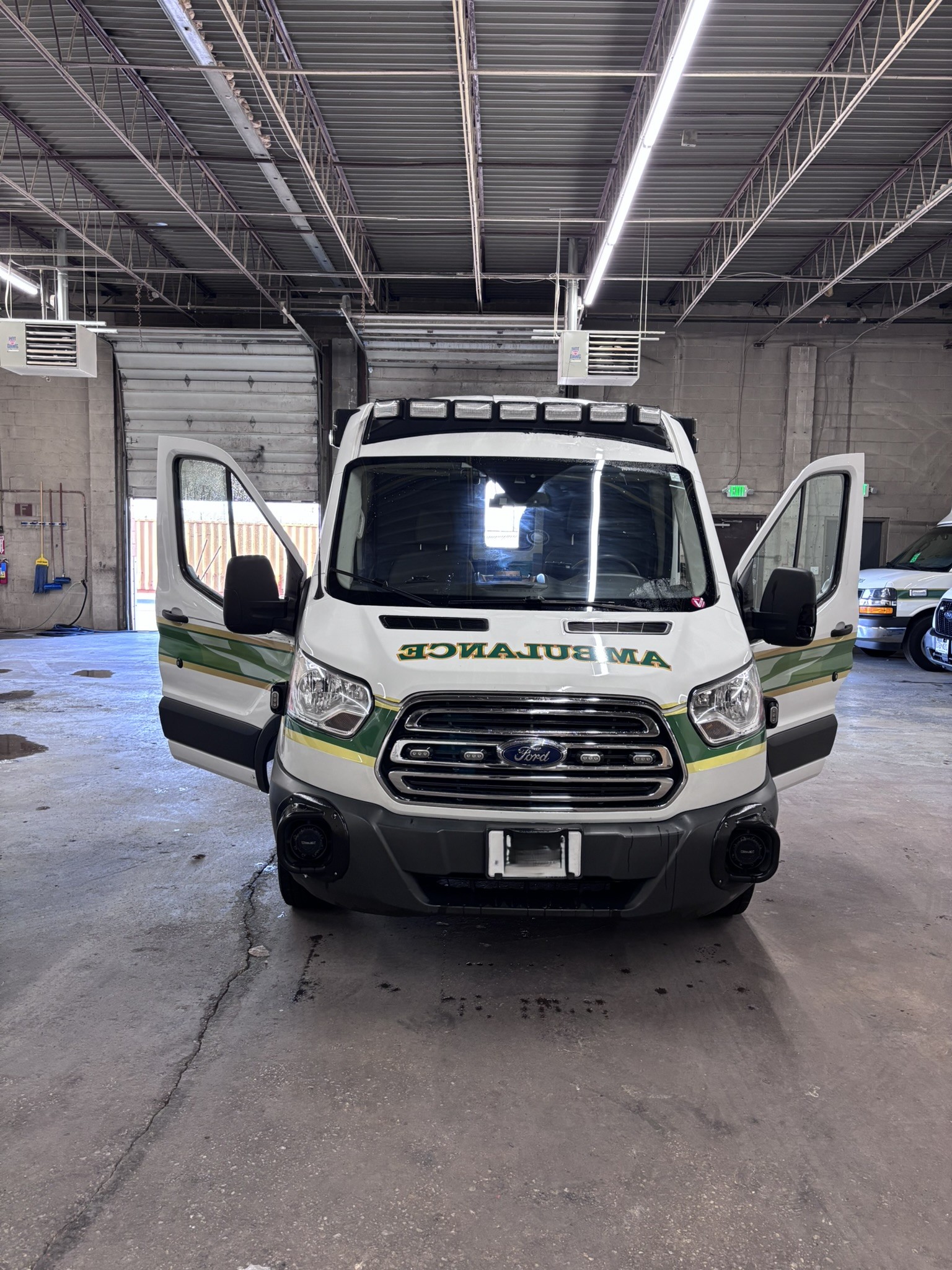 FRONT-EX-2 – Ambulance Trader