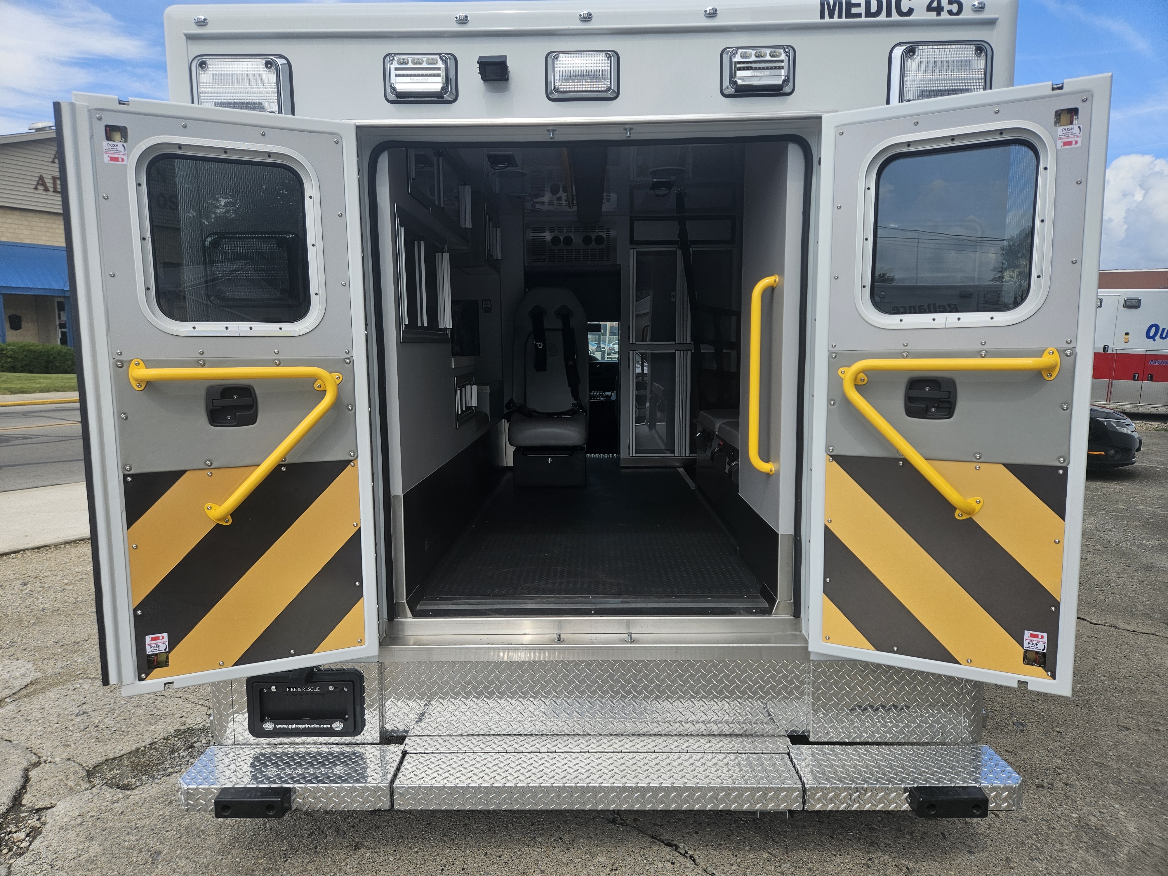 20250904_121659 – Ambulance Trader